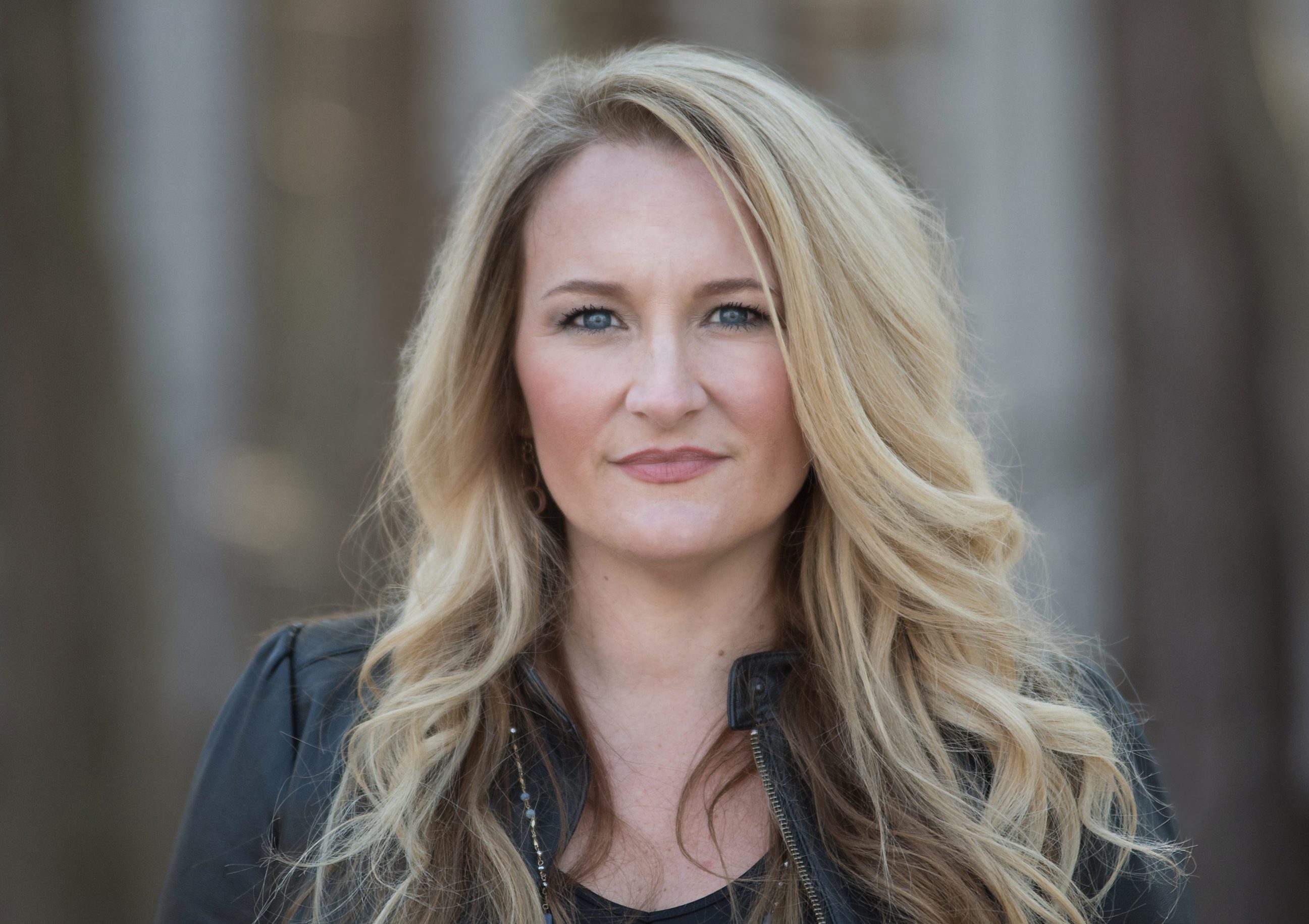 A Female Entrepreneur's Perspective with Michelle Pippin - Mike Michalowicz